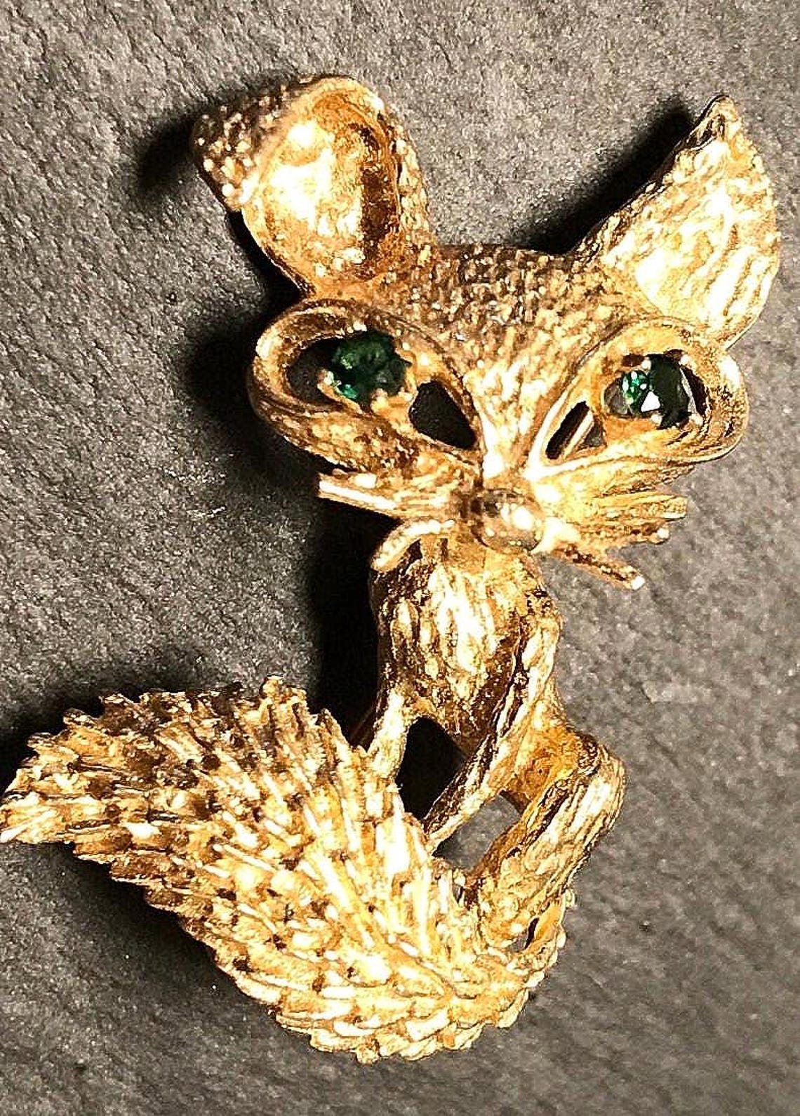 14k Sly Fox With Piercing Emerald Green Eyes -14kt Yellow Gold Brooch ...
