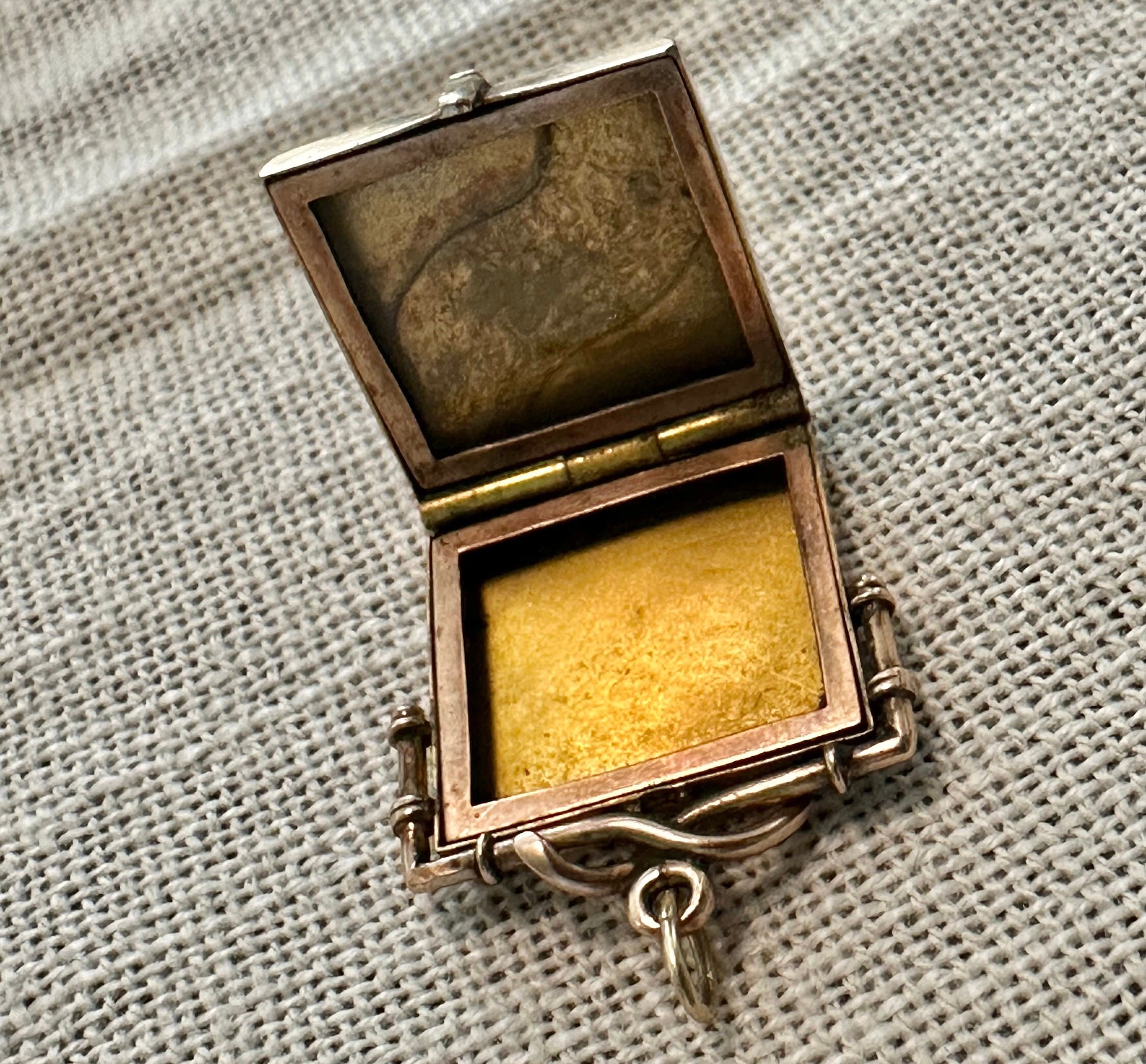 14k Multi Gold Square Locket, Victorian, Enchanting and Well Made - Etsy