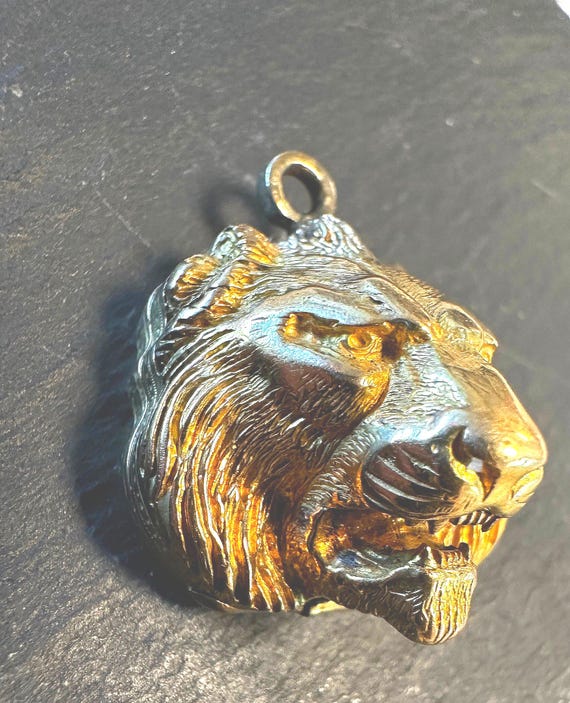 14K Victorian Lion Locket- sculpted in high relief-Ve… - Gem