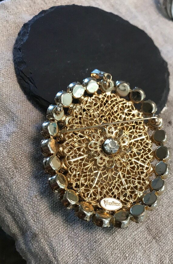 Vendome pin/pendant gigantic oval lustrous shell (38m… - Gem