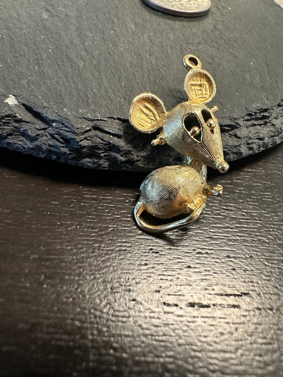 14k MOUSE vintage adorable brushed yellow gold charm. - Gem