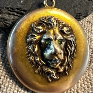 10k 1900 Locket of a Raised Lion Head -diamond in Mouth Green Gemstone ...
