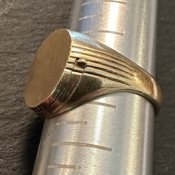 Rare 10K gold Signet ring with a hidden Locket-Mid Ce… - Gem