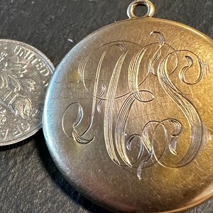 10k 1900 Locket of a Raised Lion Head -diamond in Mouth Green Gemstone ...