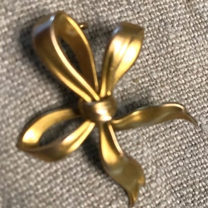 14k Victorian Ribbon Bow Brooch Has Hook on Back -sculptural - Etsy