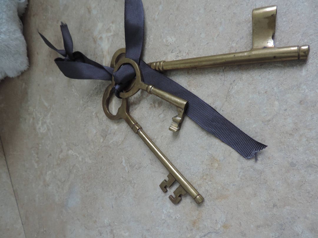 Brass Keys Large Brass Skeleton Keys 3 Fake Keys Decorative Brass Keys ...