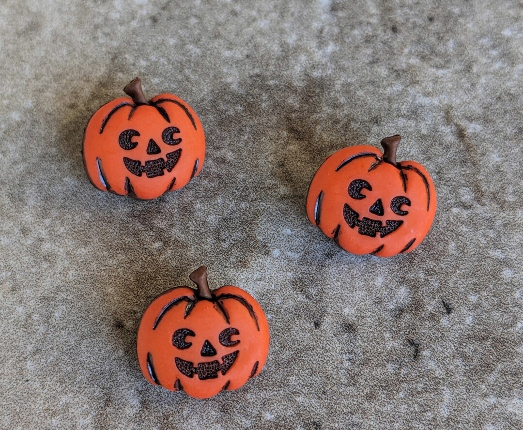 3 Little Smiley Pumpkin Shank Buttons Size 9/16" - Etsy