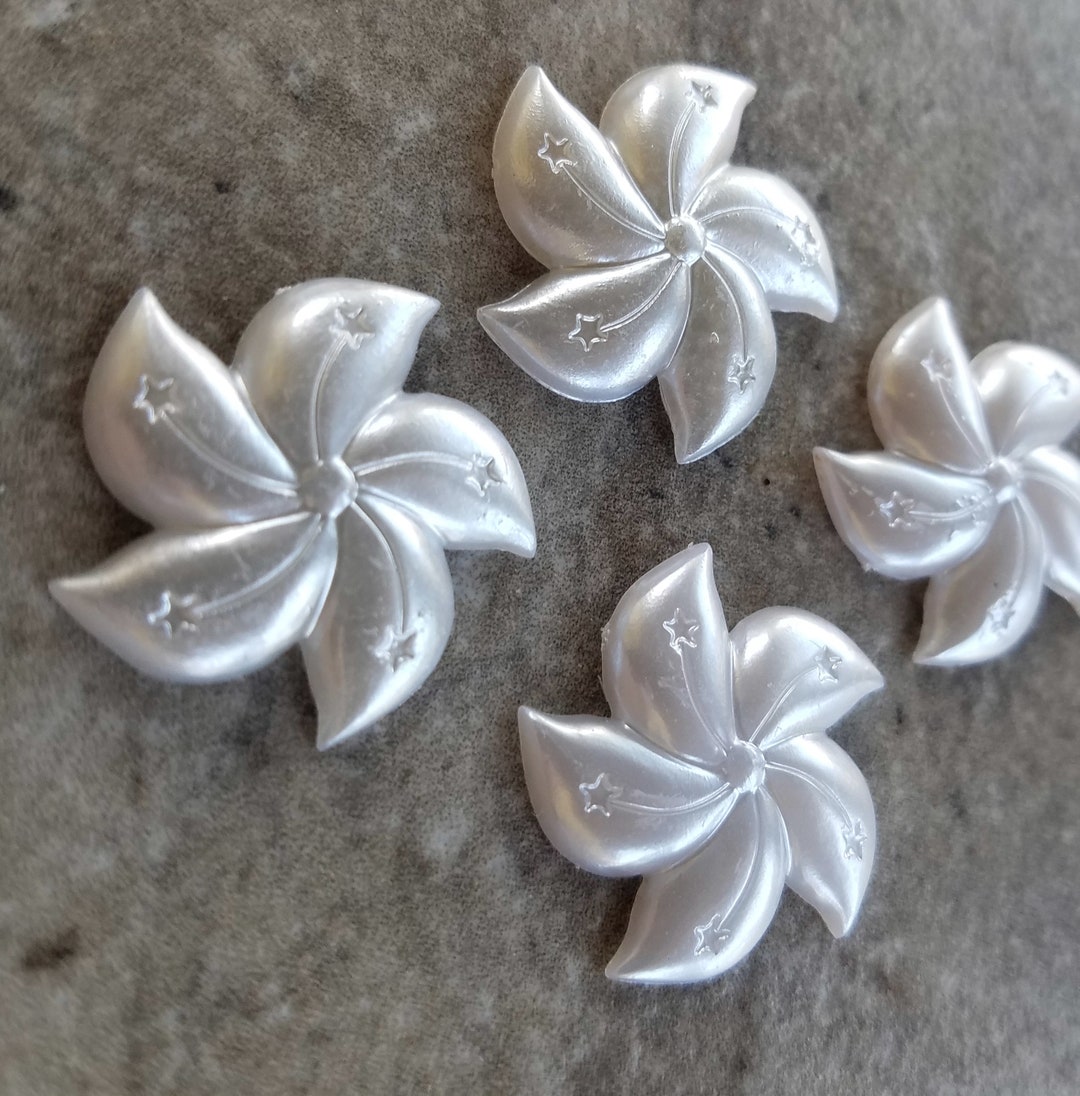 4 White Swirled Wildflower Flower Flat Back Embellishment Buttons Size ...