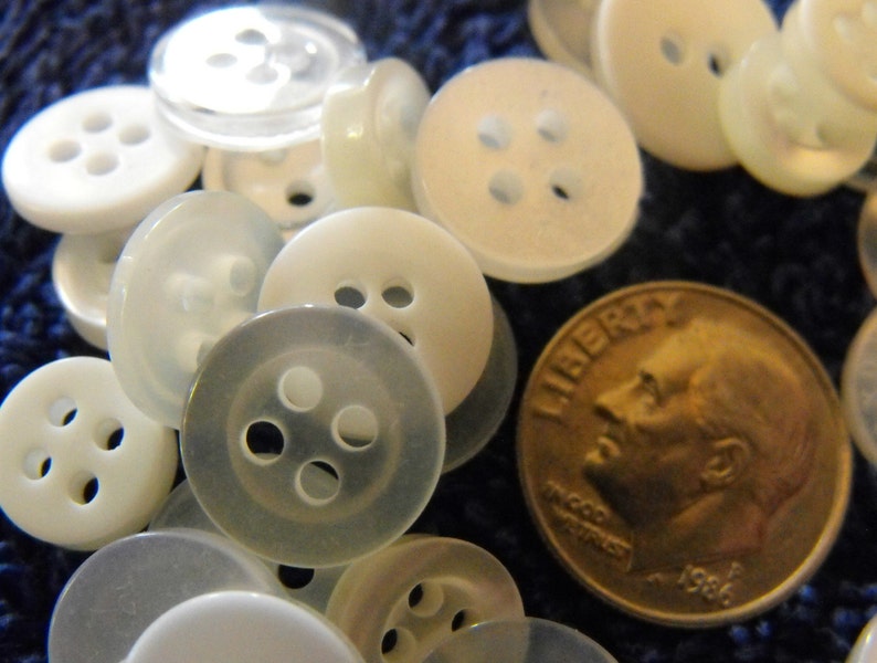 Botones blancos, 50 pequeños botones redondos surtidos para costura y ...