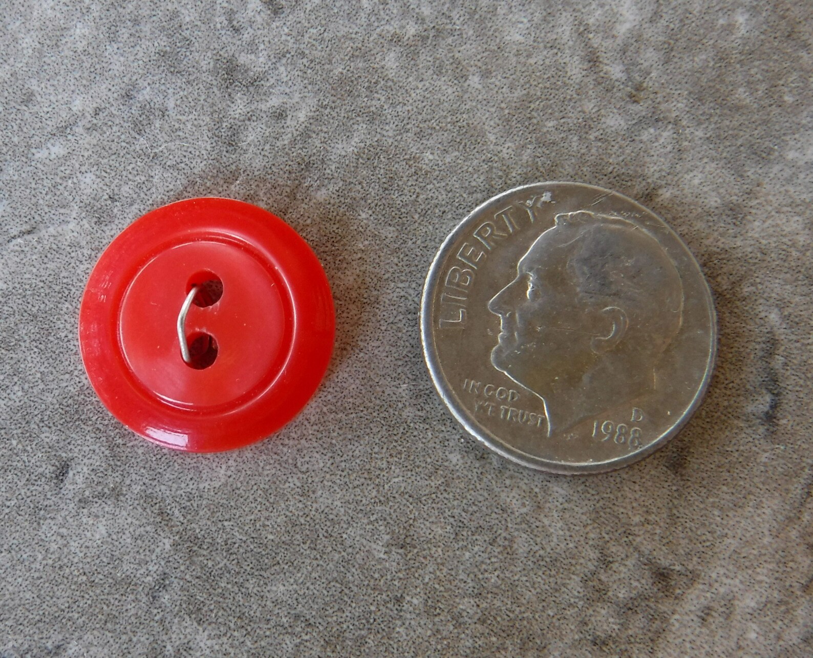 2 Vintage Red 2 Hole Round Buttons Size 9/16 29 - Etsy