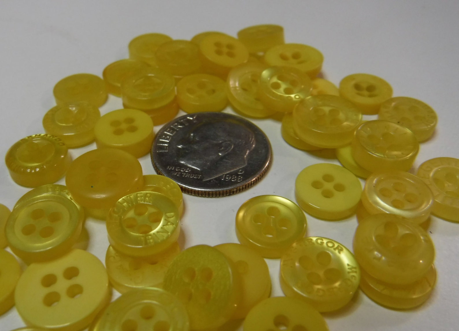 Bright Yellow Buttons 50 Small Assorted Round Sewing Crafting - Etsy Italia
