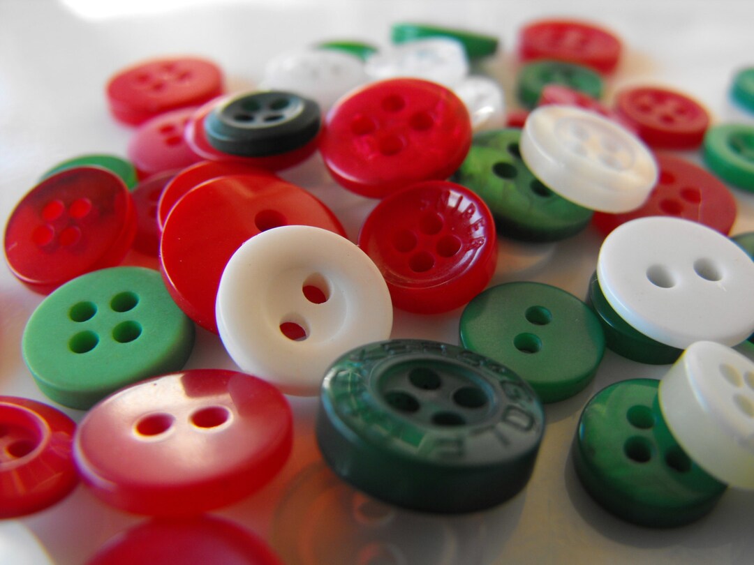 Christmas Buttons, 50 Small Assorted Round Sewing Crafting Bulk Buttons ...