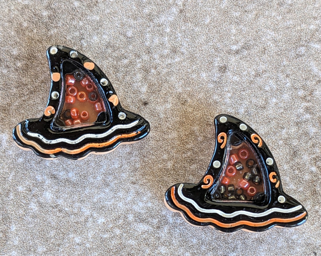 2 Shaker Box Witches Hat Flat Back Embellishment Buttons Size 15/16 ...