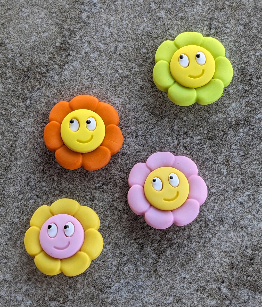 2 Happy Face Daisy Flower Shank Buttons Size 7/8" You Choose the Color ...