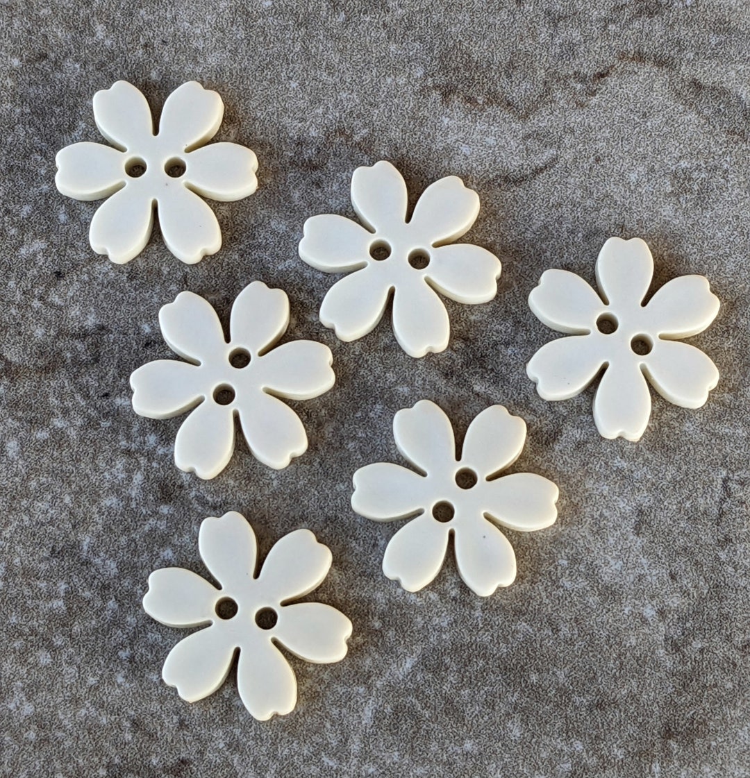 6 Ivory Primrose Large Flower Buttons Size 13/16" - Etsy
