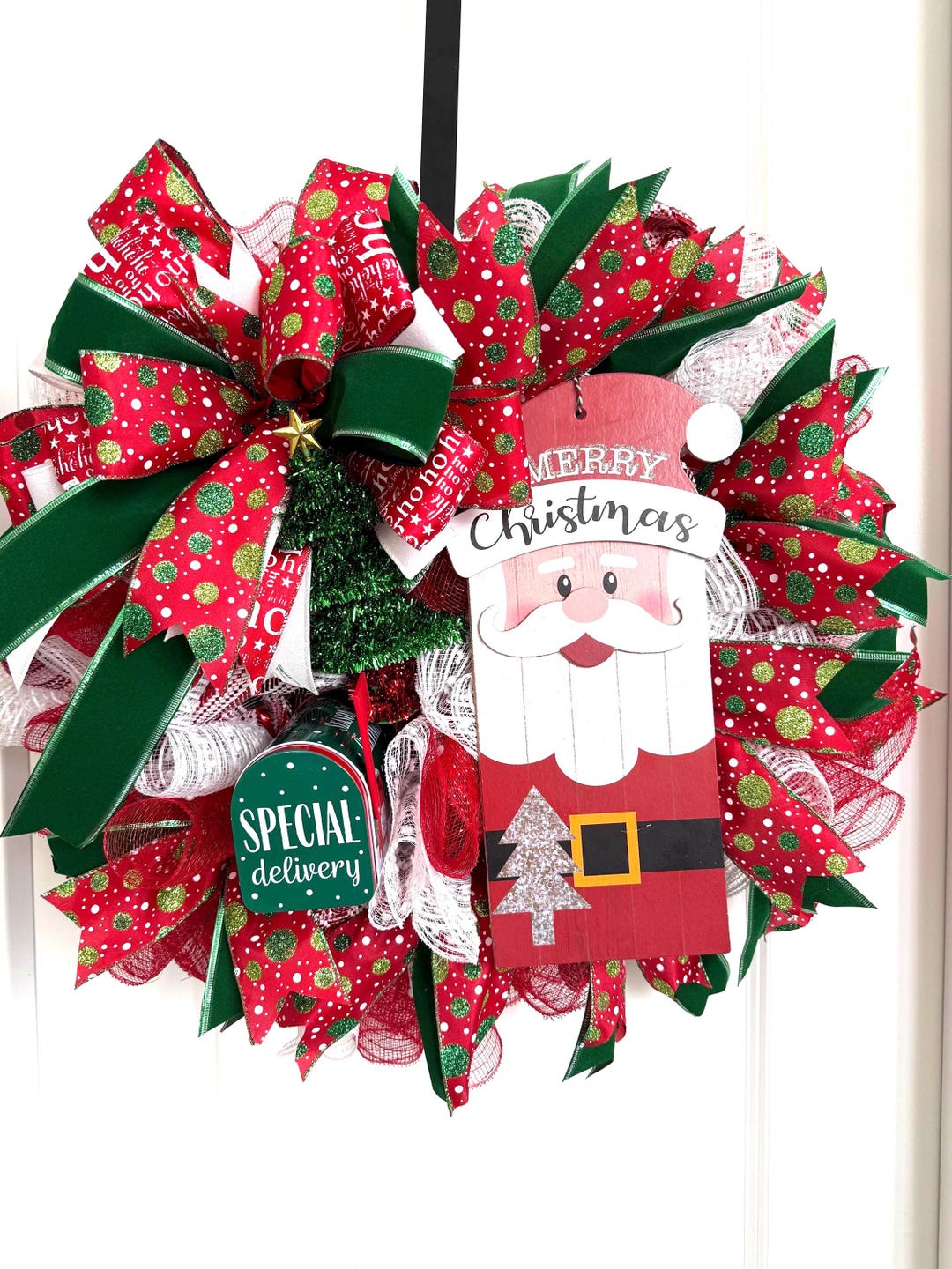 SOLD LOCALLY -- Merry Christmas Santa Wreath With Tree & Mailbox (24 ...