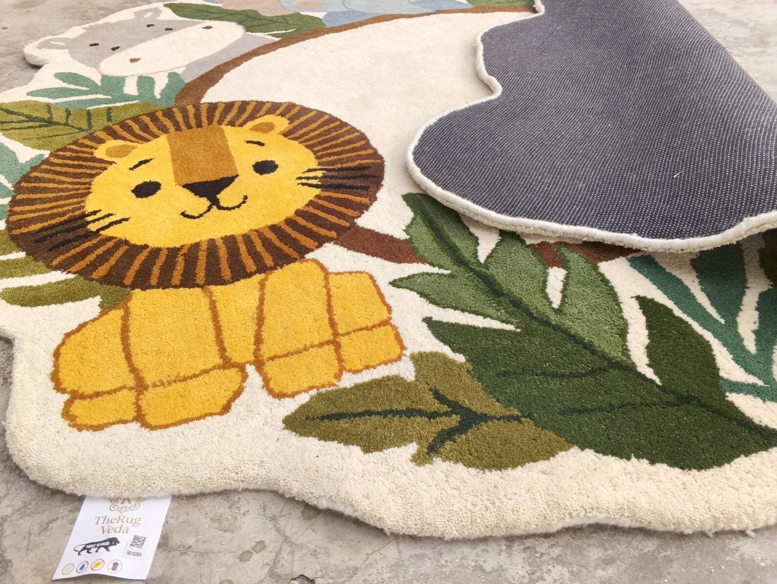 Hand Tufted Jungle Theme Wool Rug, Lion, Elephant, Giraffe & Monkey ...