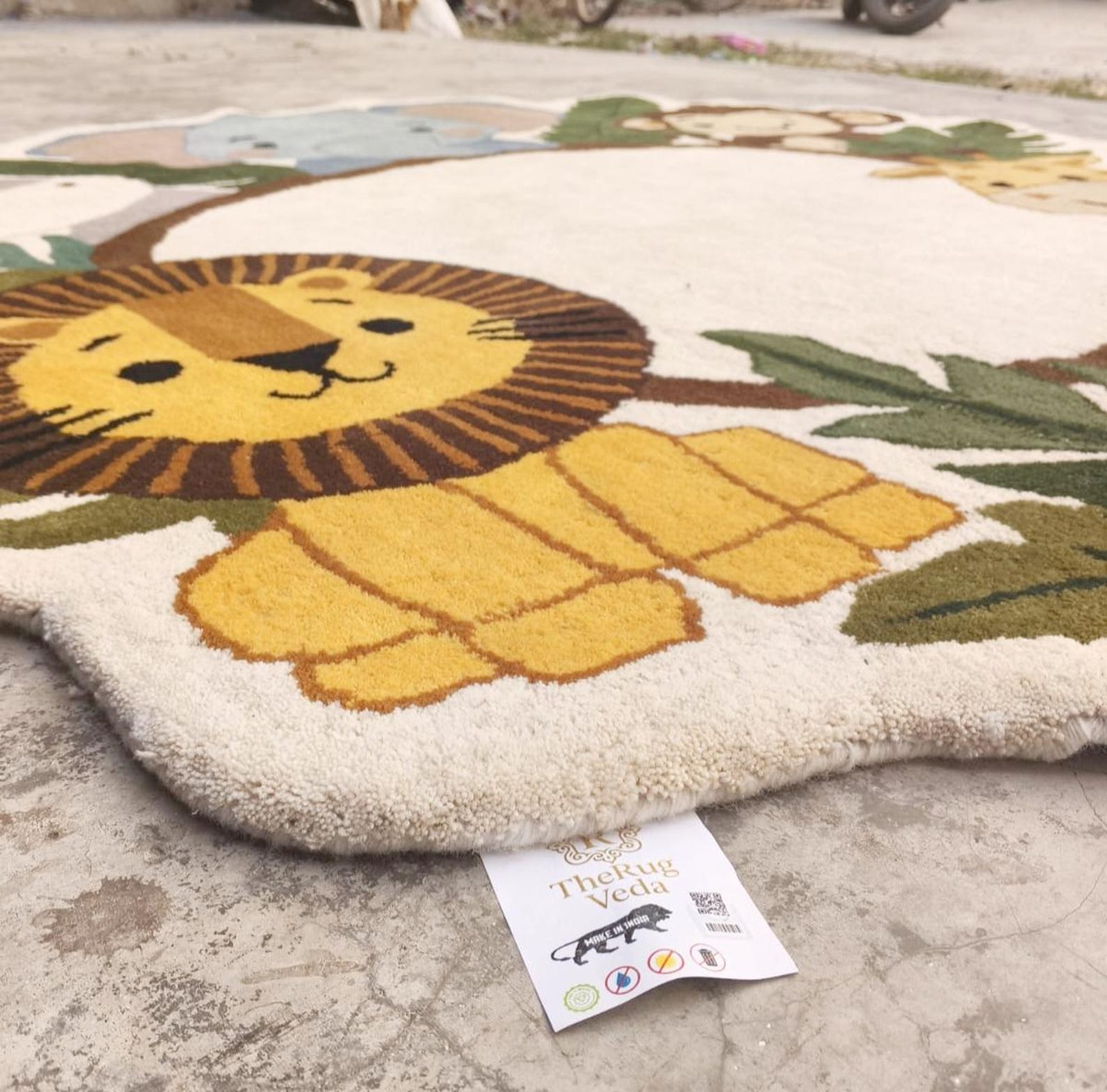 Hand Tufted Jungle Theme Wool Rug, Lion, Elephant, Giraffe & Monkey ...