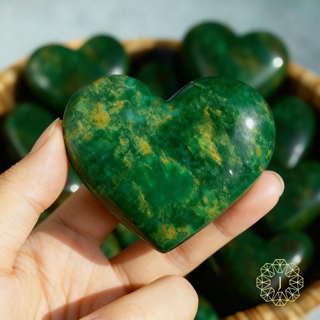 Emerald Heart Stone - Green Emerald Crystal Heart - Polished Stone ...