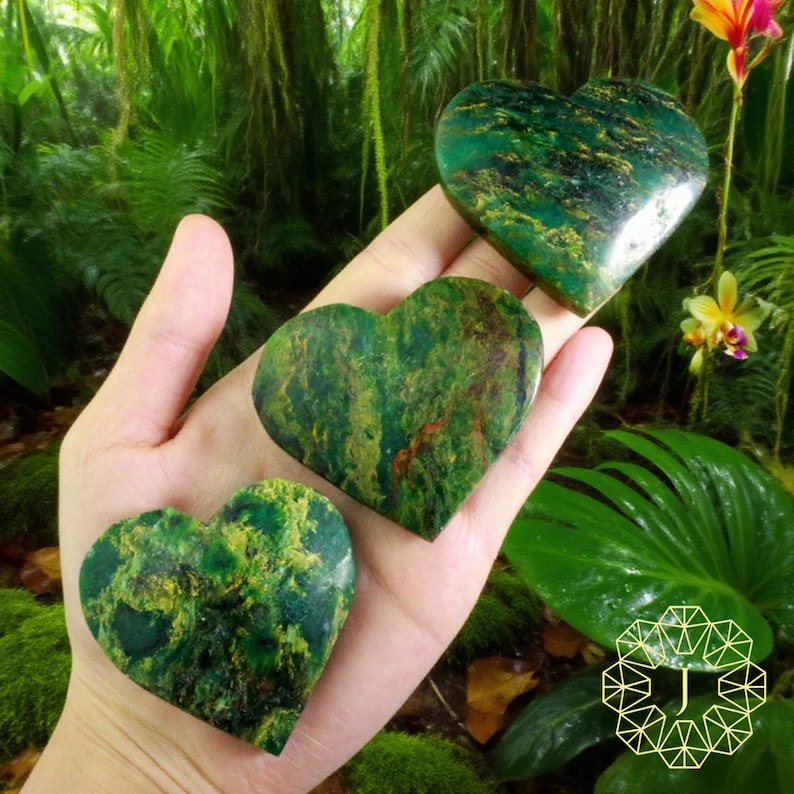 Emerald Heart Stone - Green Emerald Crystal Heart - Polished Stone ...