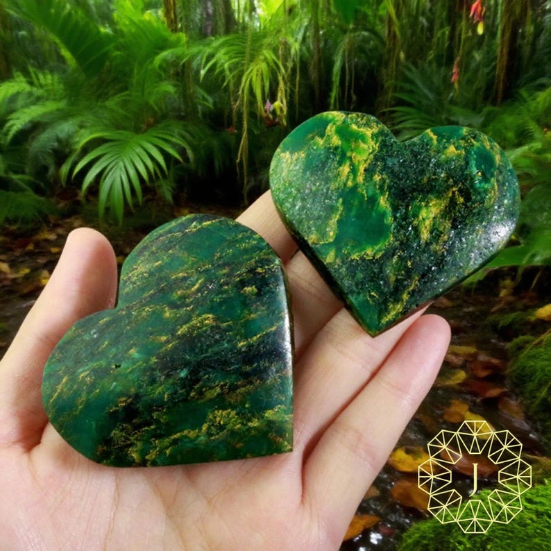 Emerald Heart Stone - Green Emerald Crystal Heart - Polished Stone ...