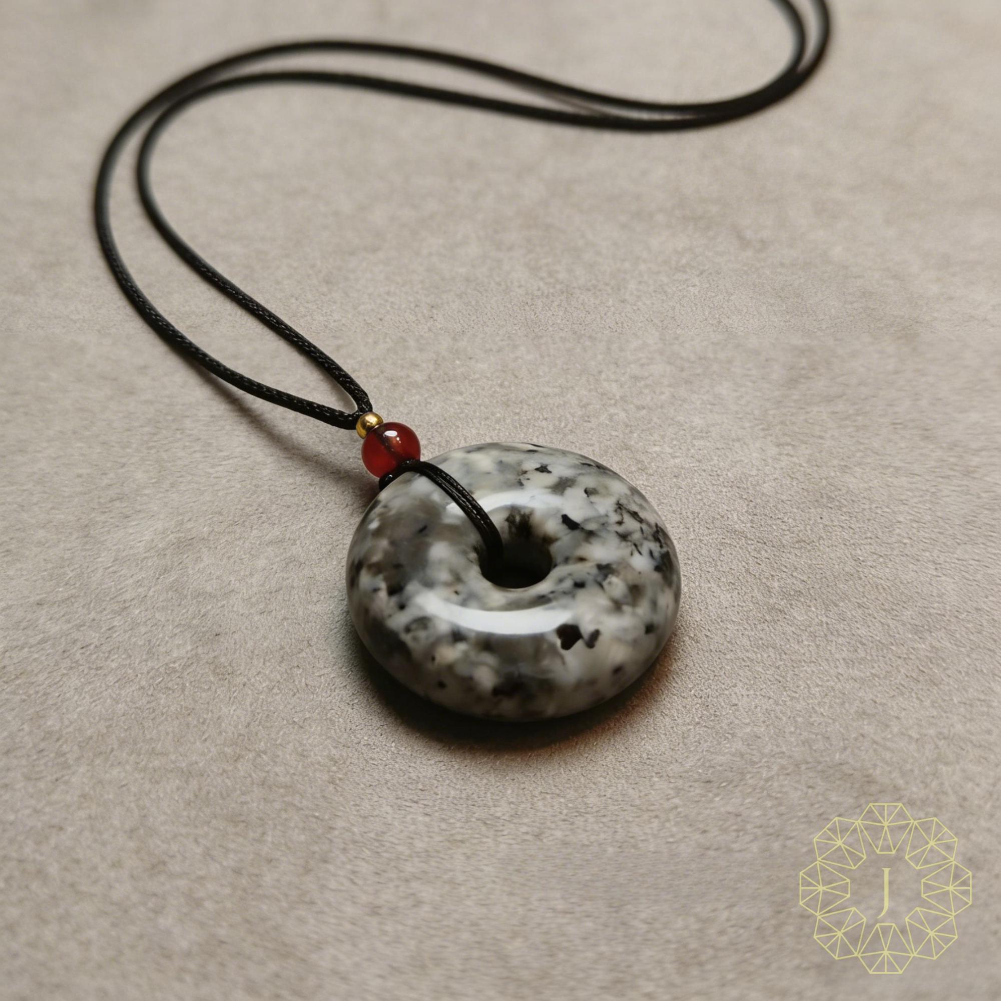 Yooperlite Protection Necklace, Natural UV Reactive Glow Gemstone Donut ...