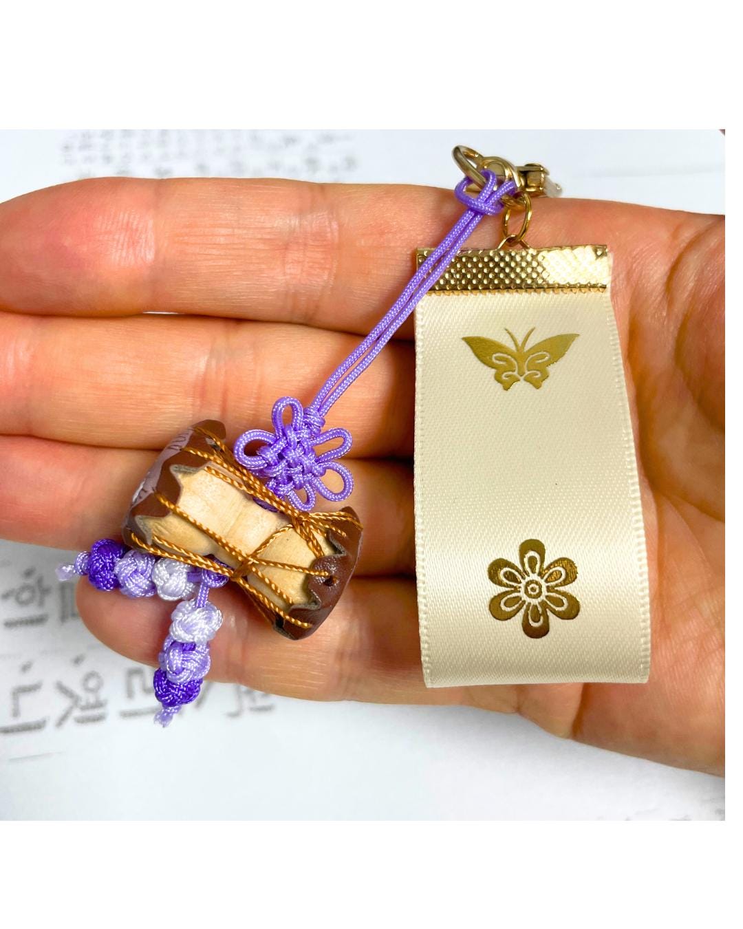 Korean Traditional Gold Foil Ribbon Keychain With Janggu Knot ...