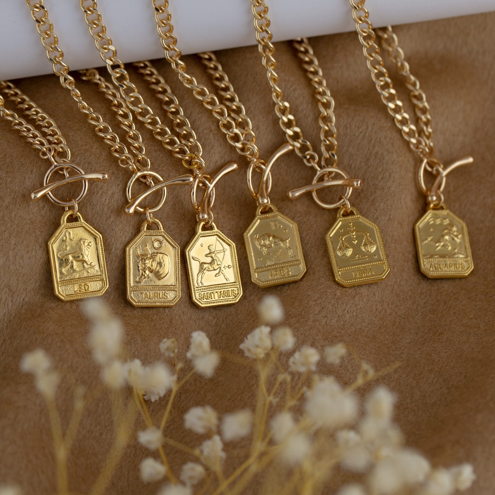 18K Gold Zodiac Sign Tag Chunky Curb Chain Necklace Toggle - Etsy