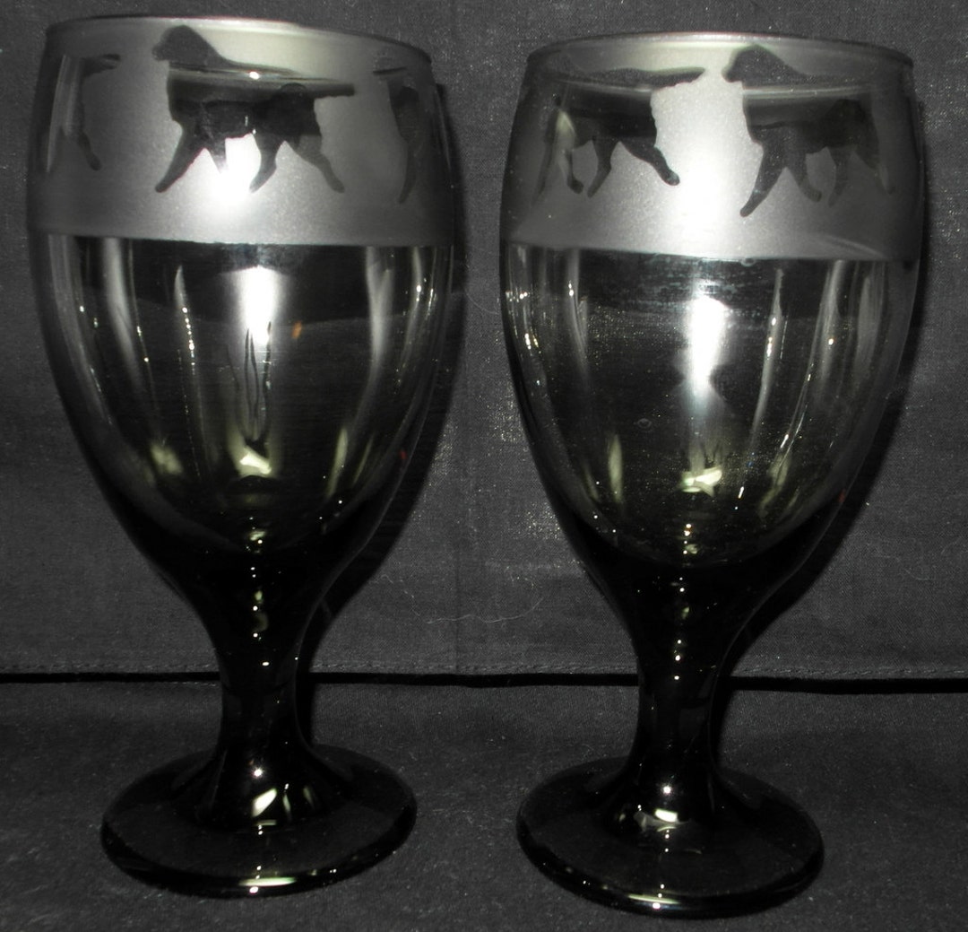 Gaiting Bernese Mountain Dog Silhouette Hand Etched on to a Set of Two ...