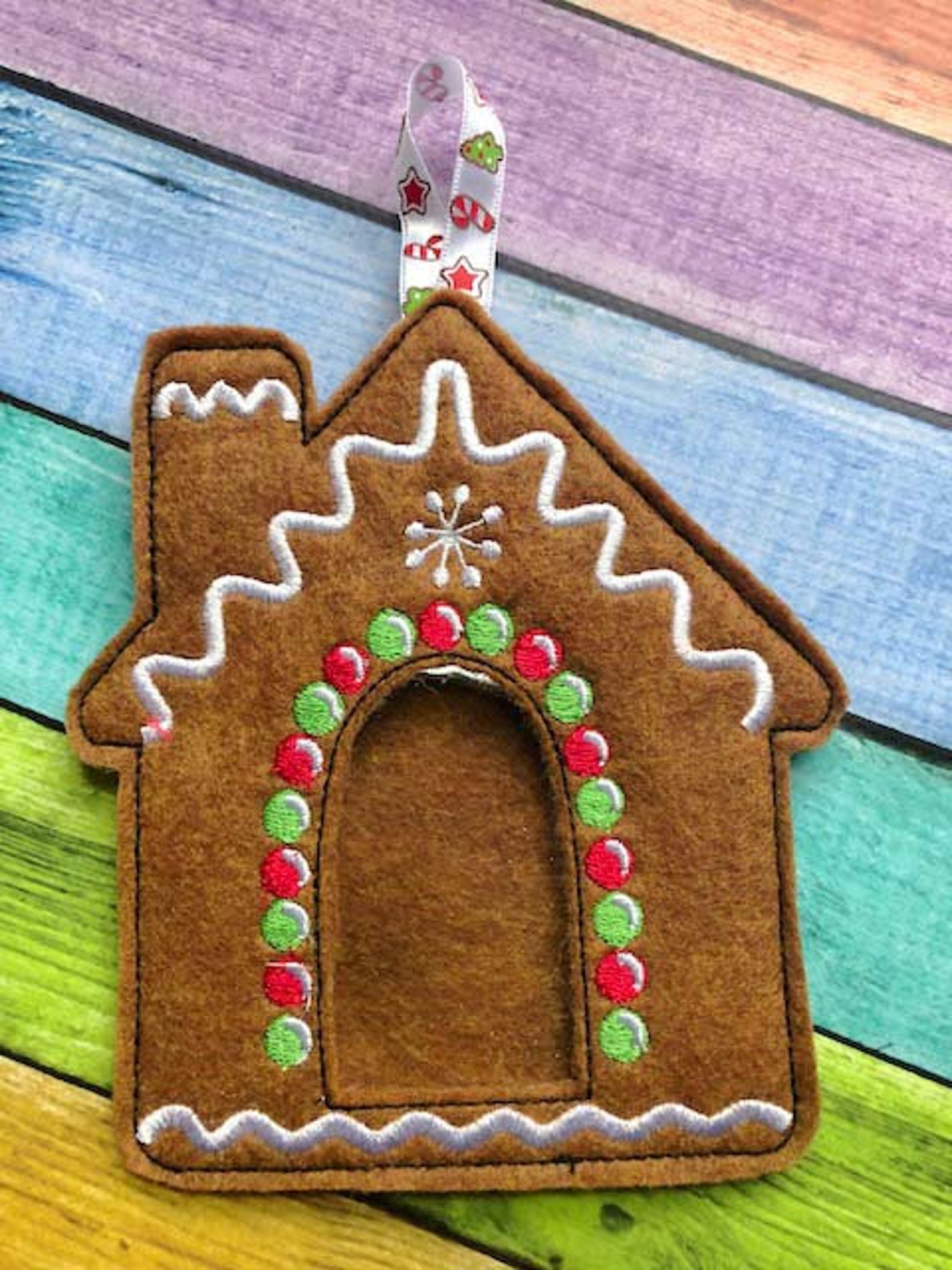 In the Hoop Gingerbread House Treat Pocket Picture Frame Ornament ...