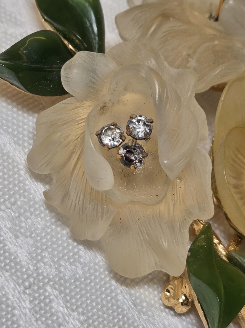 Vintage MC Lucite Flower Rhinestone Goldtone Brooch 60s - Etsy