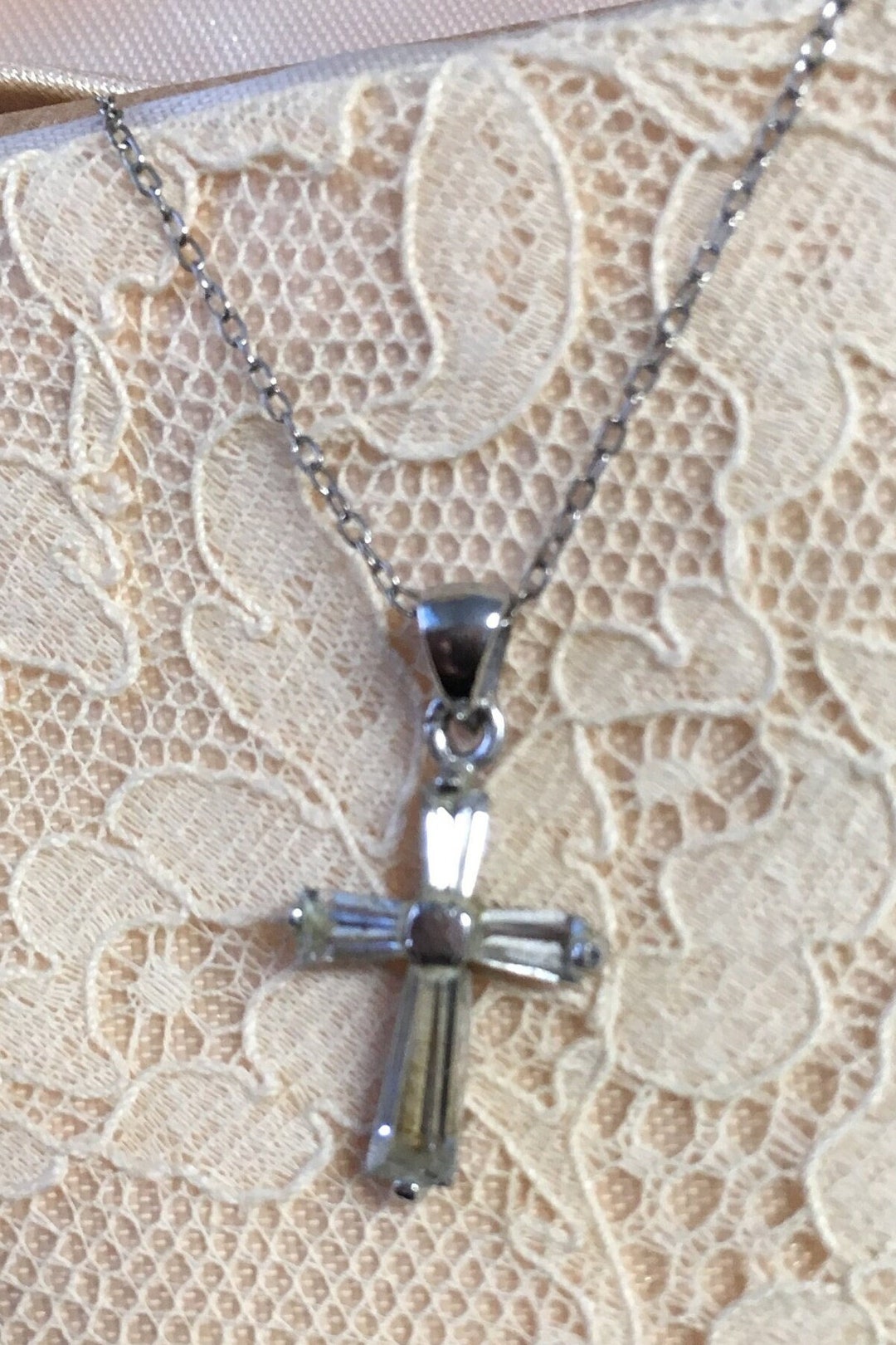Vintage 70's SMALL CROSS PENDANT in Silver Toned with Necklace - Etsy.de