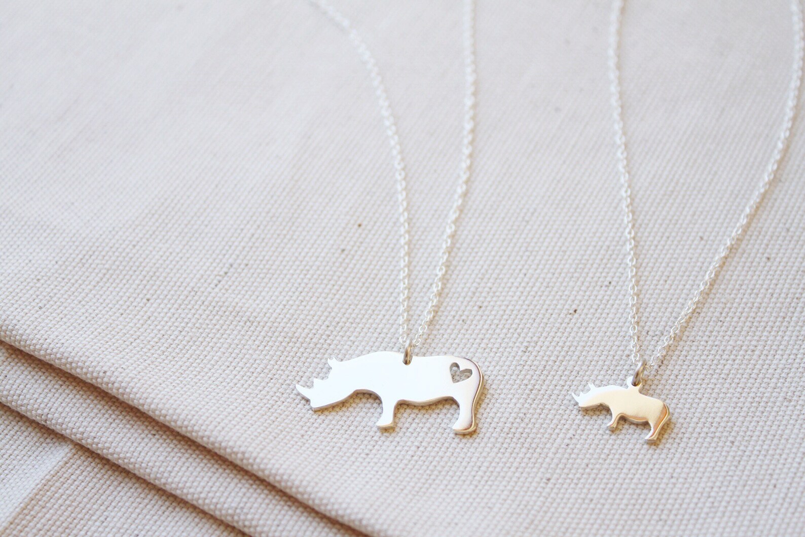 Rhino Love / Rhino Pendant / Africa Rhino / Silver Rhino - Etsy