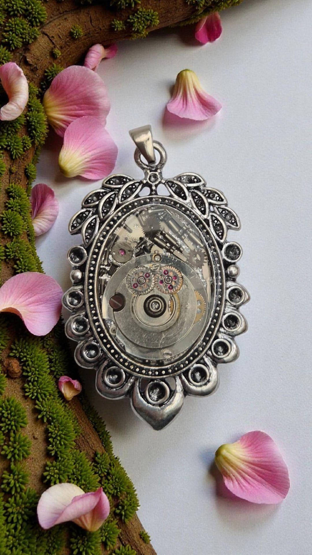 The Time of Queens • Antique Style Pendant With Real Watch Mechanism ...