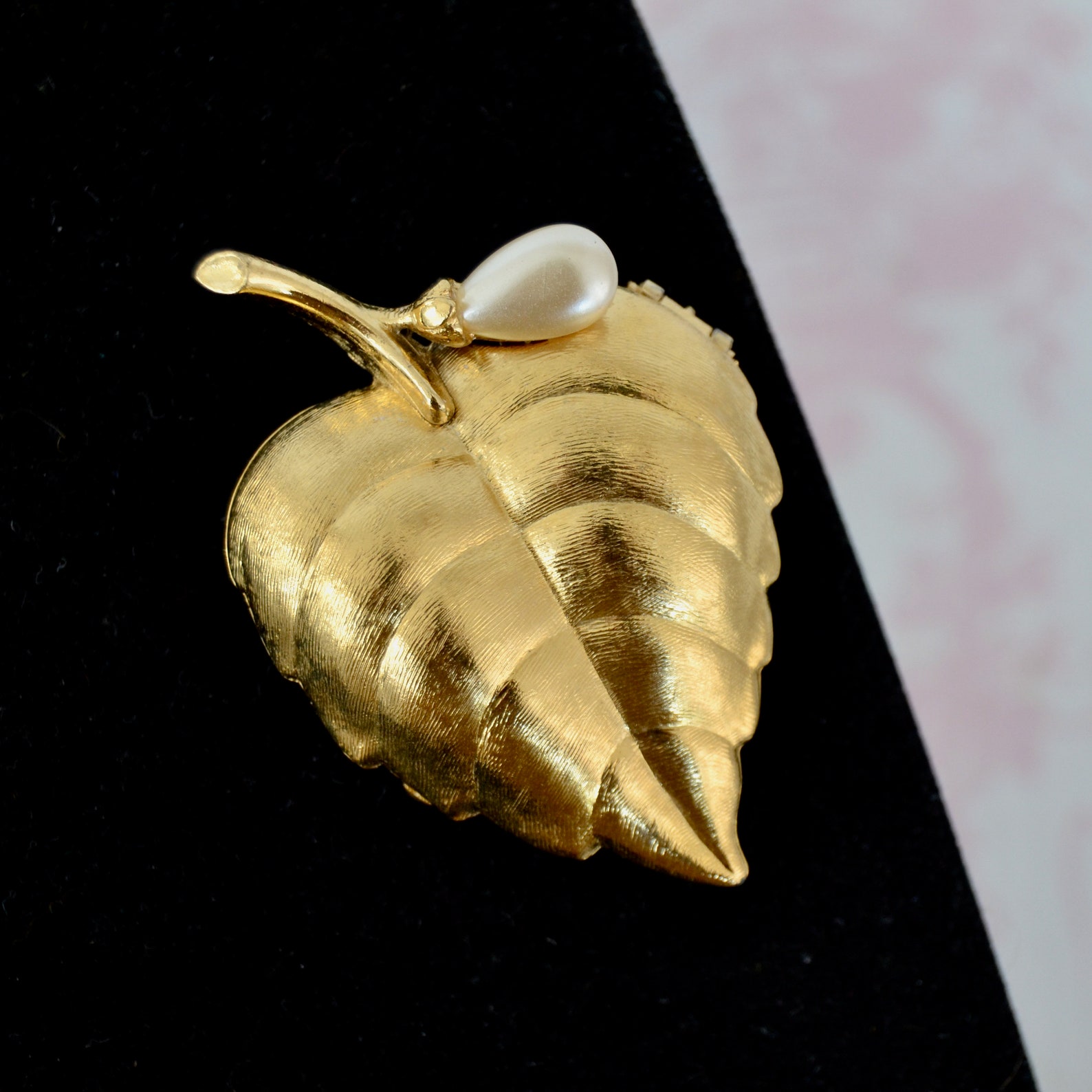 Vintage Perfume Brooch Golden Leaf Pin Made of Gold Tone Metal With ...
