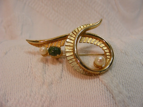 Pearl and Greenstone Gold Tone Fashion Pin | Etsy