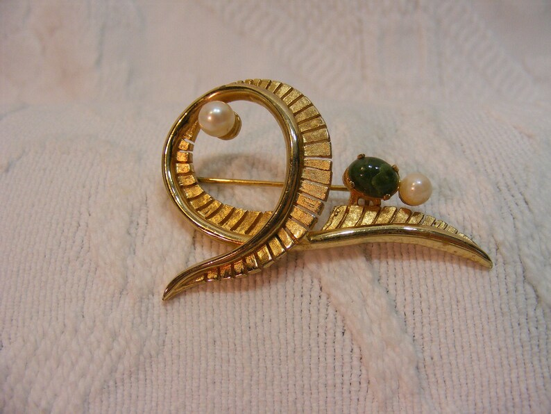Pearl and Greenstone Gold Tone Fashion Pin - Etsy