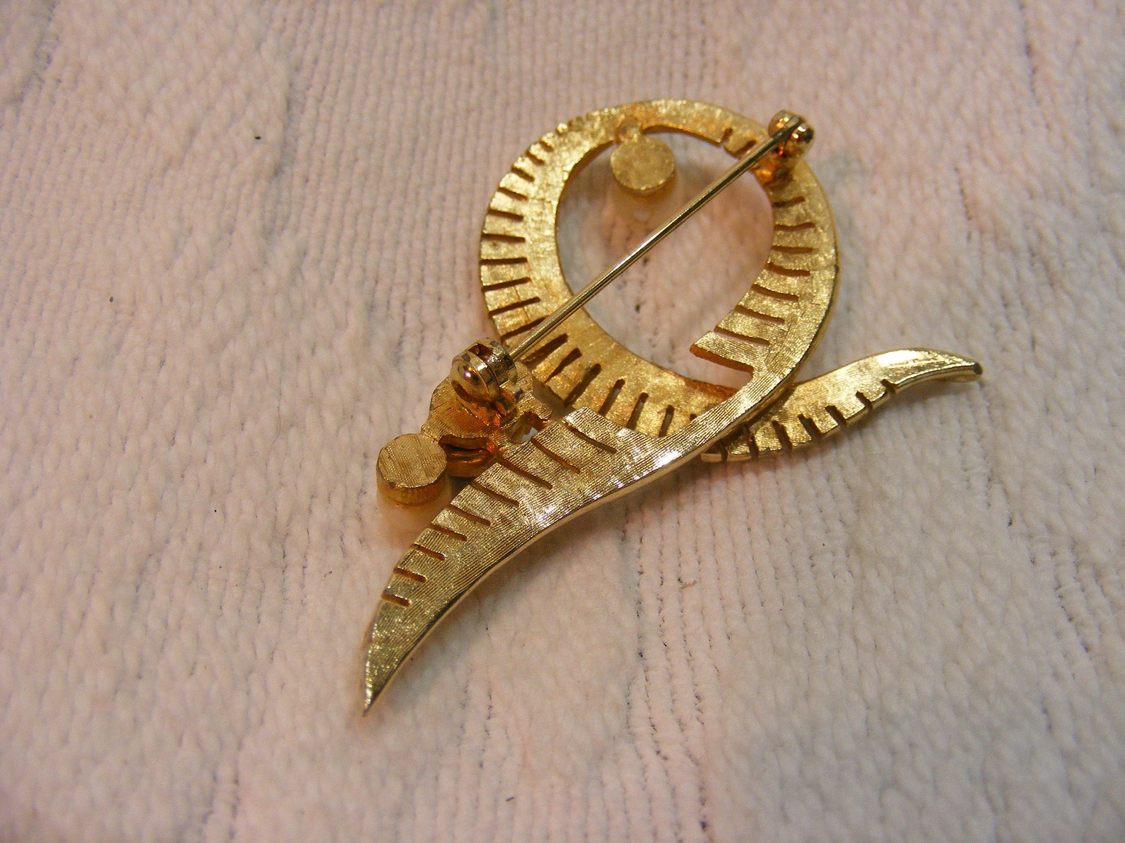 Pearl and Greenstone Gold Tone Fashion Pin - Etsy