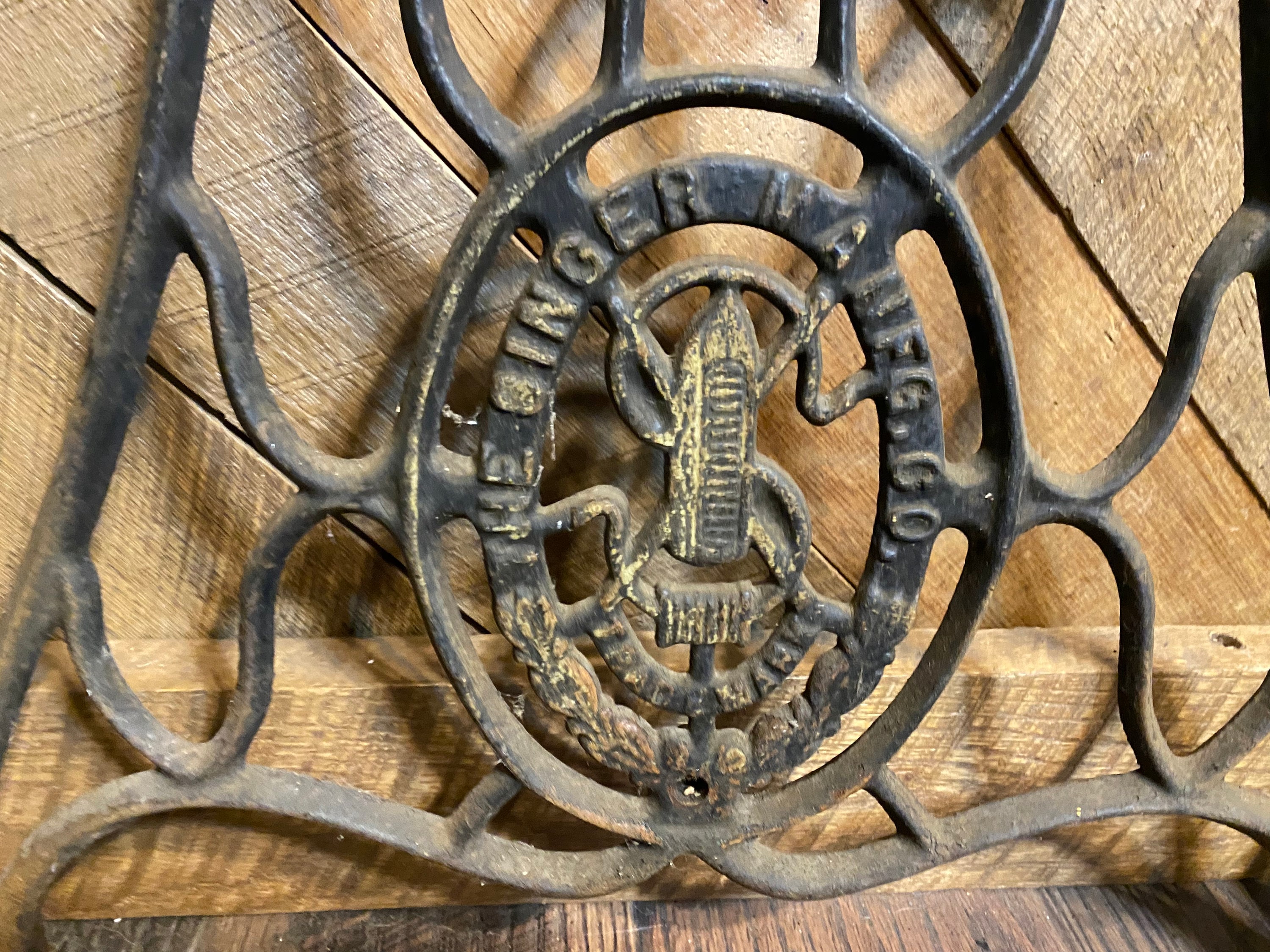 Antique Vintage Victorian Style Ornate Cast Iron Sewing Machine Singer ...