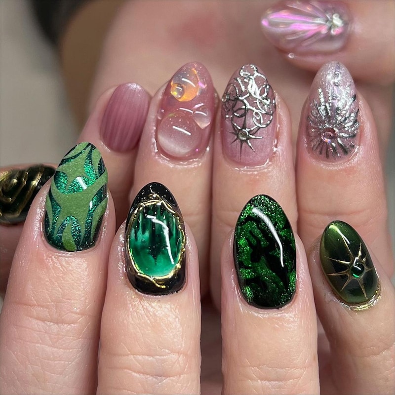 Elphaba for Good Nails - Etsy