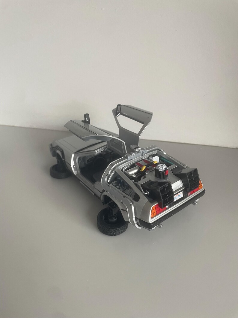 Back to the Future Flying Delorean – 1:24 Diecast Time Machine Model ...