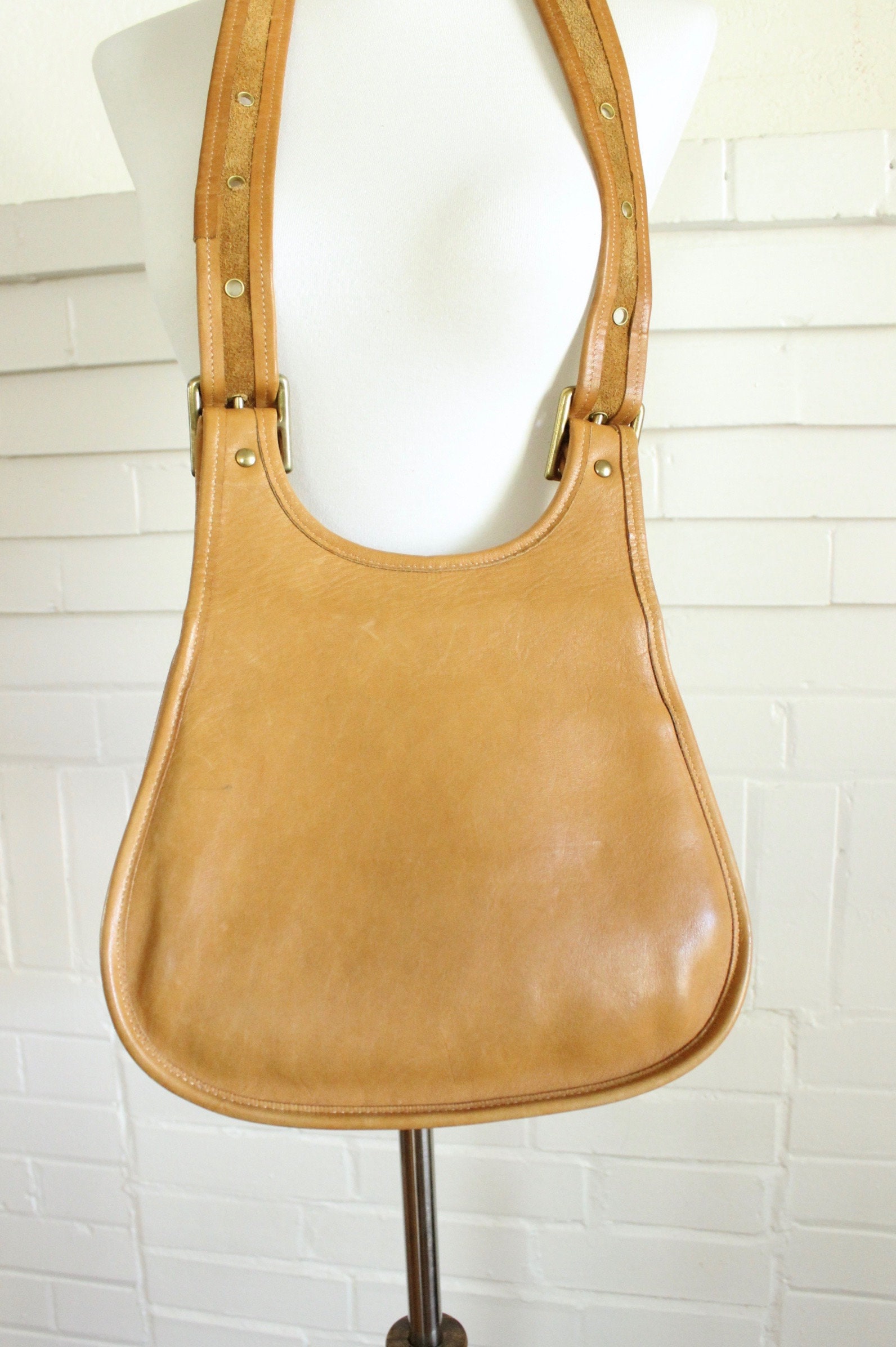 Vintage Coach Crescent Bag // Hippie Saddle Bag NYC Cashin Vintage Coach Crescent Bag // Hippie Saddle Bag NYC Cashin