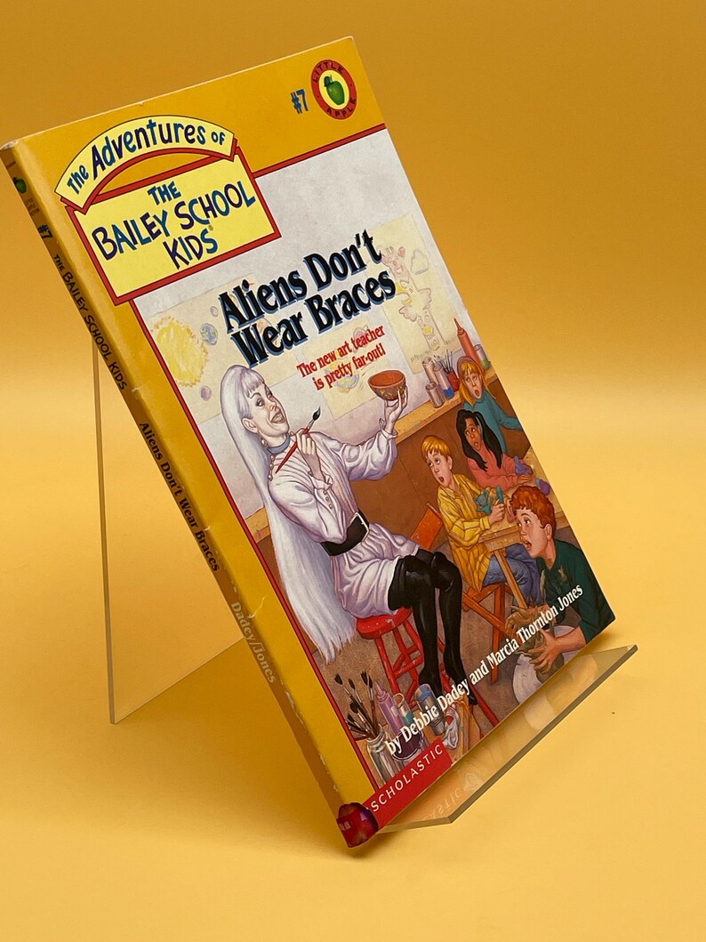 The Bailey School Kids #7: Aliens Don't Wear Bracelets by Debbie Dadey ...