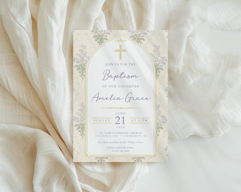 Invitation de baptême pour fille, motif floral violet | Modèle Canva ...