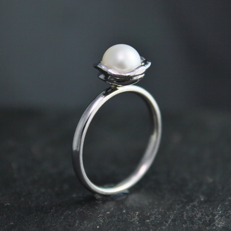 Pearl Solitaire Ring - Etsy