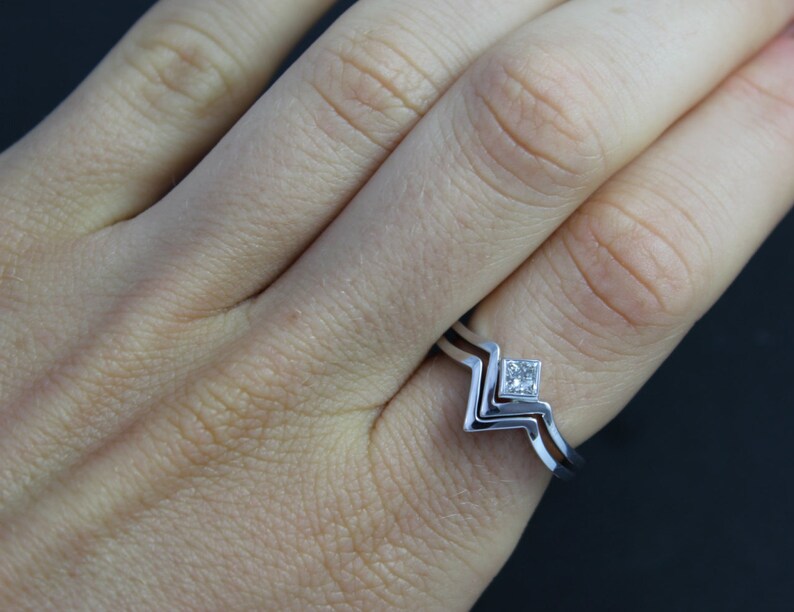 14k White Gold Diamond Ring, Solitaire Chevron Ring, Princess Cut ...
