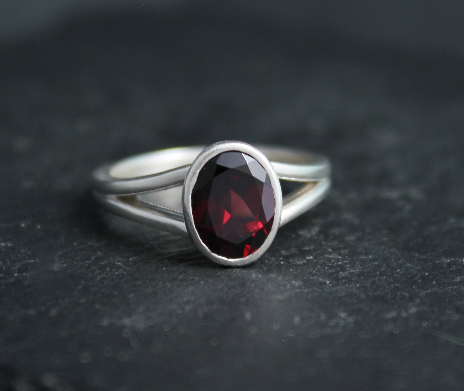 Sterling Silver Oval Garnet Ring Split Band 9mm by 7mm - Etsy
