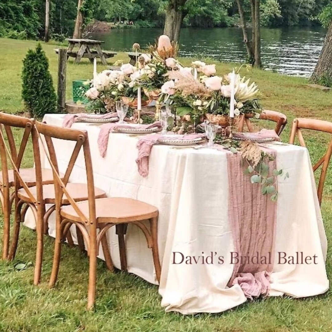 Tablecloth runner store