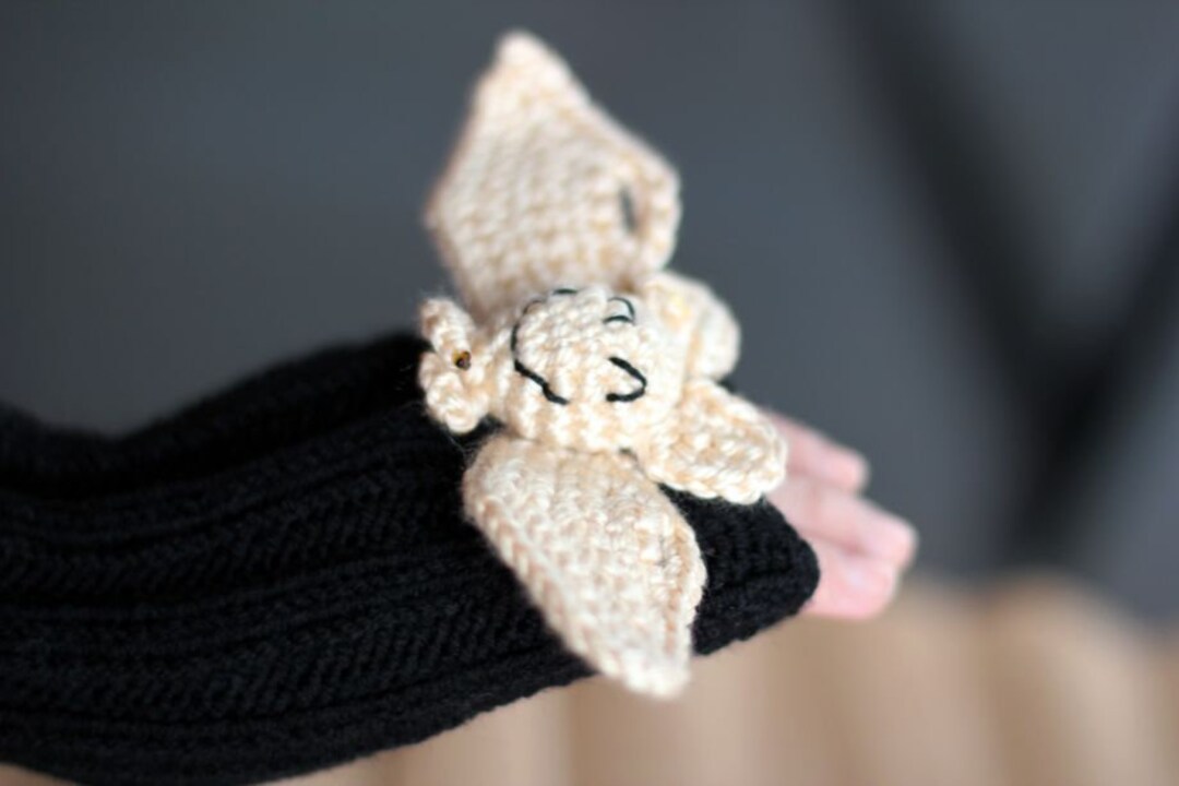 Kint Bat Arm Glove, Halloween Bat Costume, Amigurumi Knitted Mittens ...