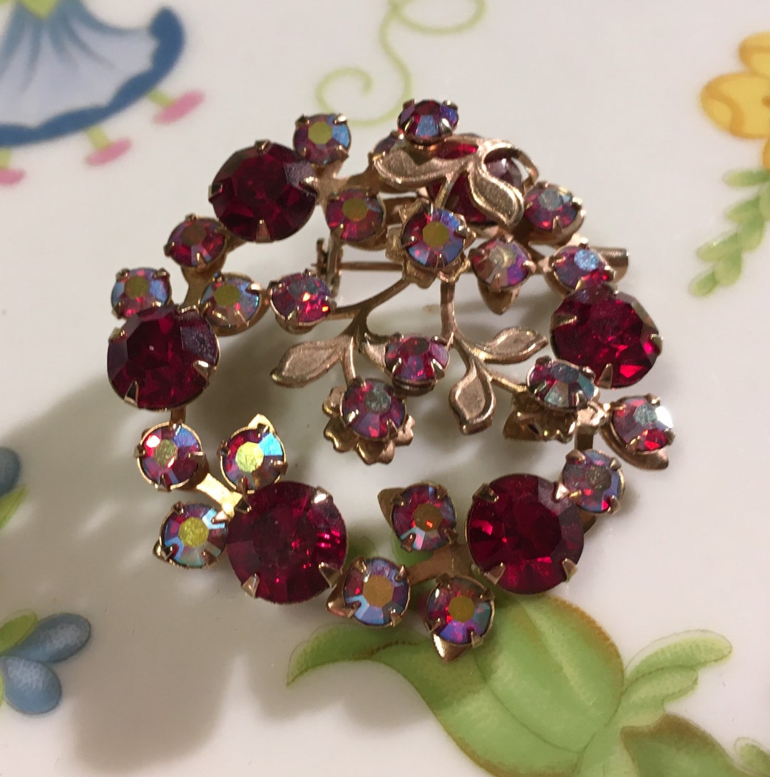 Vintage Ruby Red and Ruby Aurora Borealis Rhinestone Wreath Brooch - Etsy